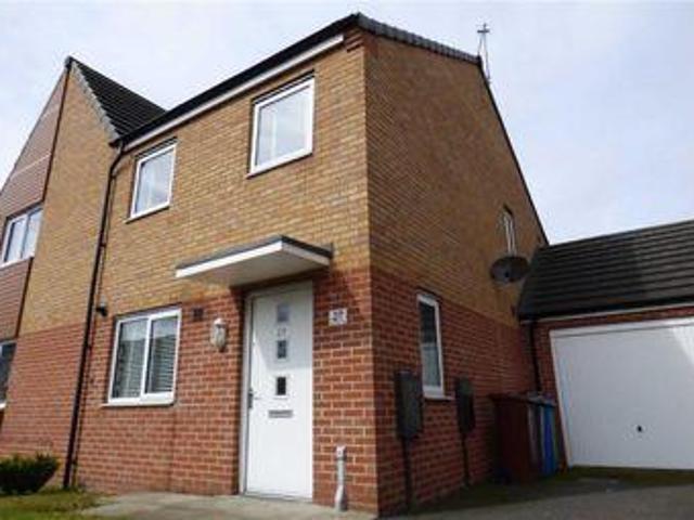 3 Bedrooms Semi detached house for rent in Kylemore Way, Beswick, Manchester M11
