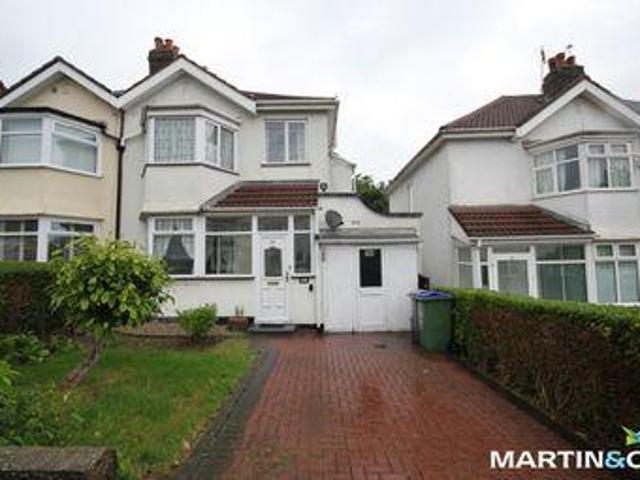 3 Bedrooms Semi detached house for rent in Holly Road, Oldbury B68
