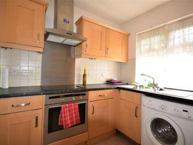 3 Bedrooms Semi detached house for rent in Hollybush Road, Kingston Upon Thames KT2