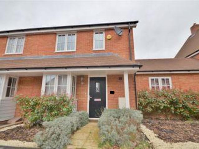 3 Bedrooms Semi detached house for rent in Horley, Surrey RH6