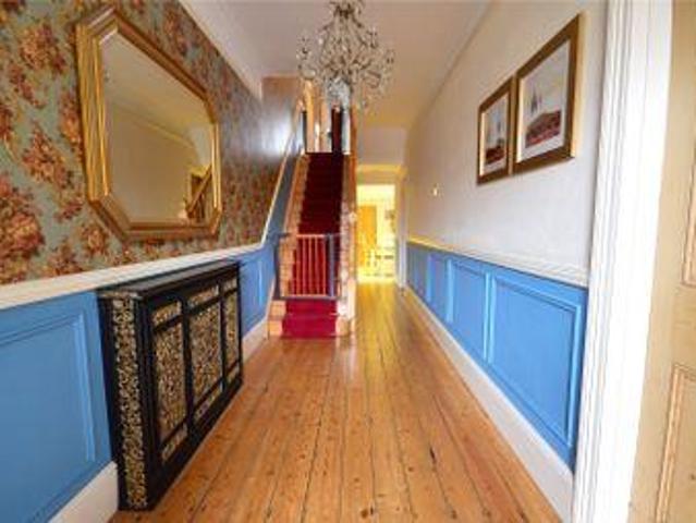 3 Bedrooms Semi detached house for rent in Horley, Surrey RH6