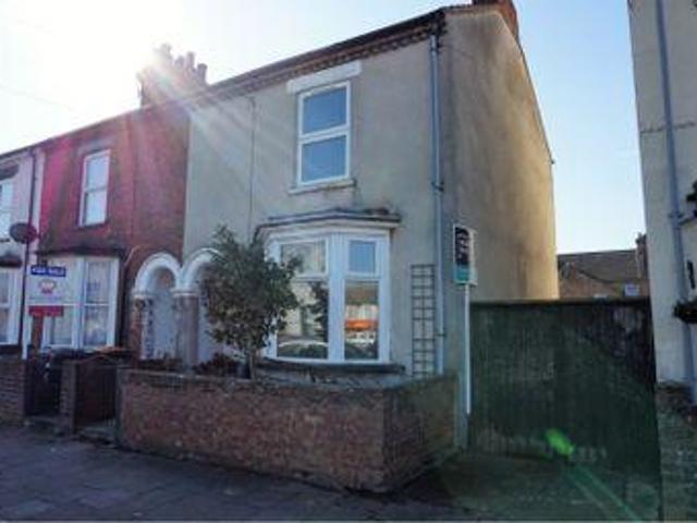3 Bedrooms Semi detached house for rent in Havelock Street, Bedford MK40