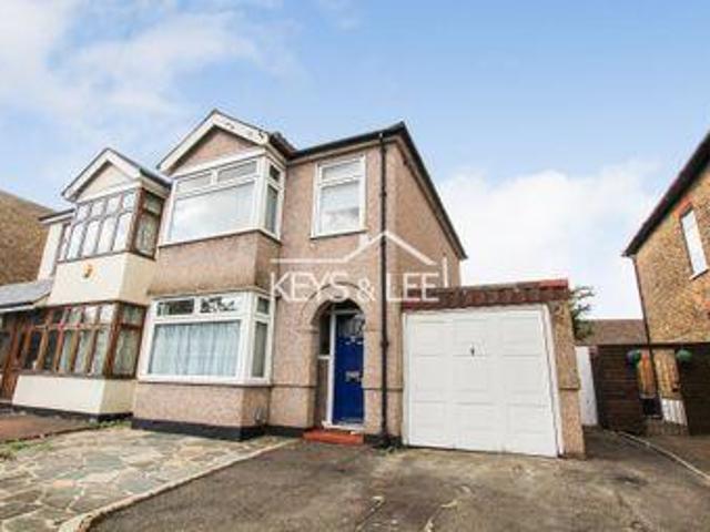 3 Bedrooms Semi detached house for rent in Havering Road, Romford RM1