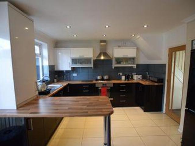3 Bedrooms Semi detached house for rent in Hawthorne Avenue, Bedford MK40