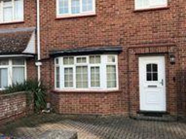 3 Bedrooms Semi detached house for rent in Hawthorne Avenue, Bedford MK40