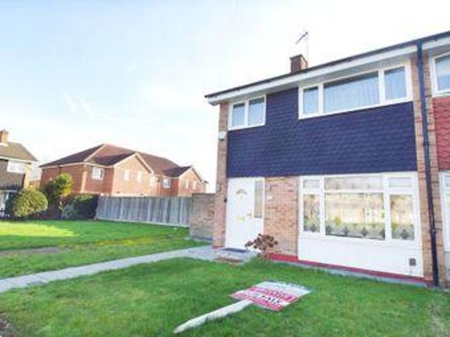 3 Bedrooms Semi detached house for rent in Hayman Crescent, Hayes UB4