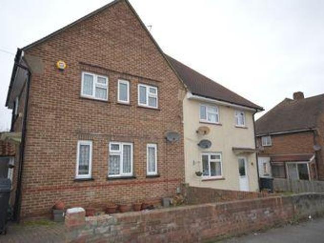 3 Bedrooms Semi detached house for rent in Hampton Crescent, Gravesend DA12