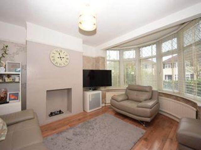 3 Bedrooms Semi detached house for rent in Hanover Gardens, Ilford IG6