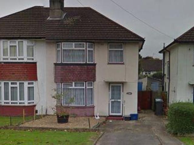 3 Bedrooms Semi detached house for rent in Harcourt Avenue, Edgware HA8
