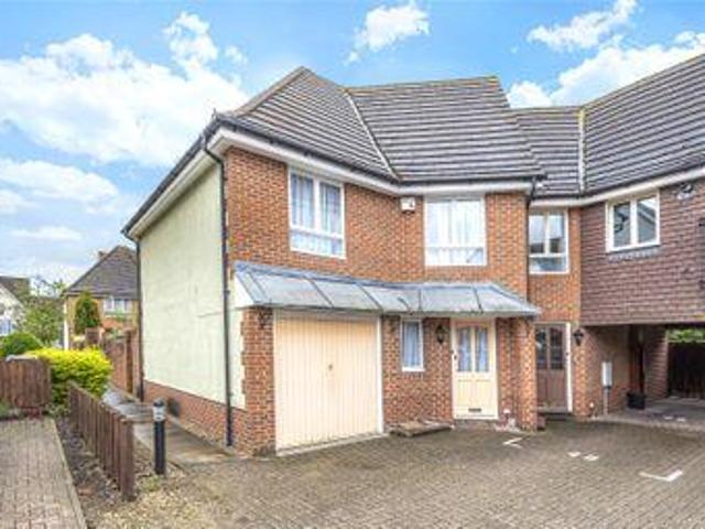 3 Bedrooms Semi detached house for rent in Hartigan Place, Woodley, Berkshire RG5