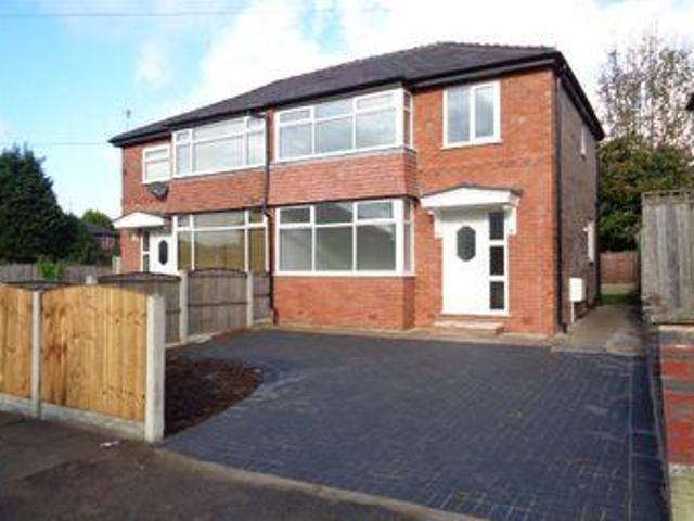 3 Bedrooms Semi detached house for rent in Heys Road, Prestwich, Manchester M25