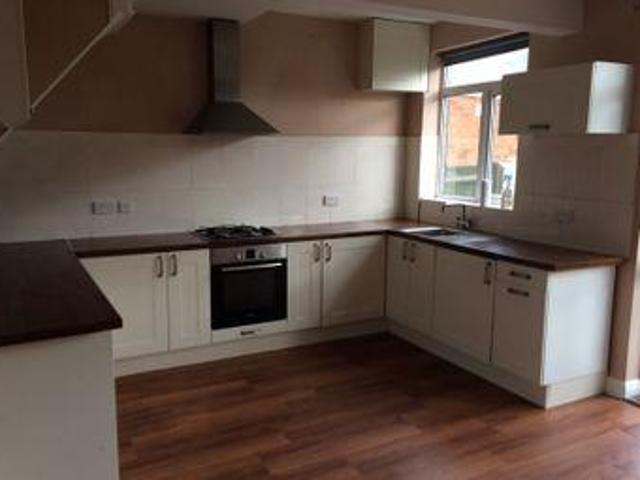 3 Bedrooms Semi detached house for rent in Headley Road, Rowley Fields, Leicester LE3