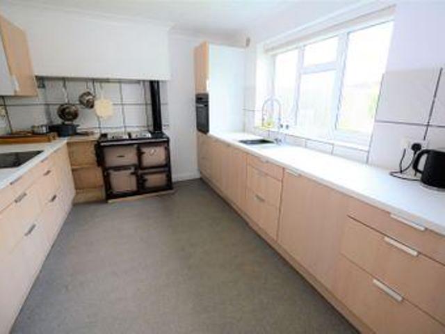 3 Bedrooms Semi detached house for rent in Henfield Road, Brighton BN45