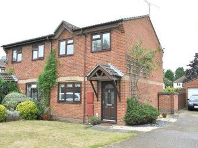 3 Bedrooms Semi detached house for rent in Highgrove, Farnborough GU14