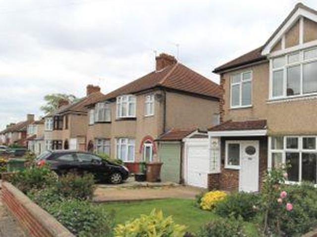 3 Bedrooms Semi detached house for rent in Huxley Road, Welling DA16