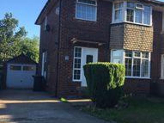 3 Bedrooms Semi detached house for rent in Hyrst Garth, Batley WF17