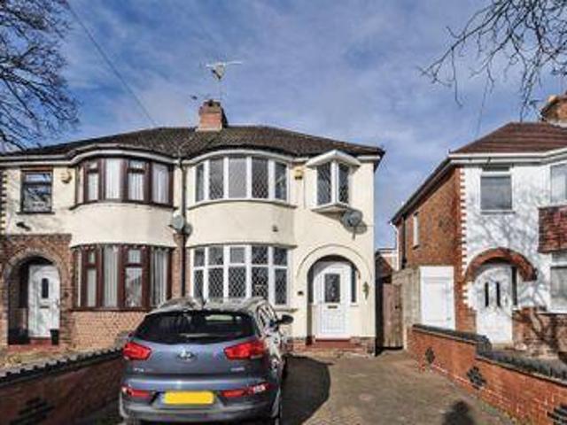 3 Bedrooms Semi detached house for rent in Irwin Avenue, Rednal, Birmingham B45