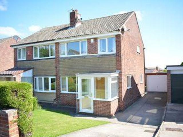 3 Bedrooms Semi detached house for rent in Oak Lodge Road, High Green, Sheffield S35