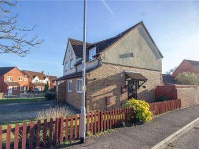 3 Bedrooms Semi detached house for rent in Oaktree Crescent, Bradley Stoke, Bristol BS32