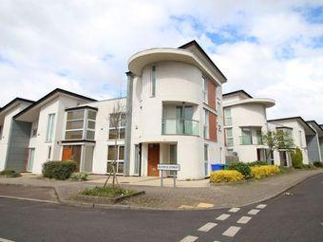 3 Bedrooms Semi detached house for rent in Olympic Street, Manchester M11