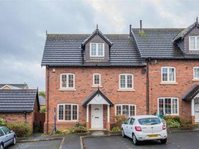 3 Bedrooms Semi detached house for rent in Oliver Fold Close, Worsley, Manchester M28