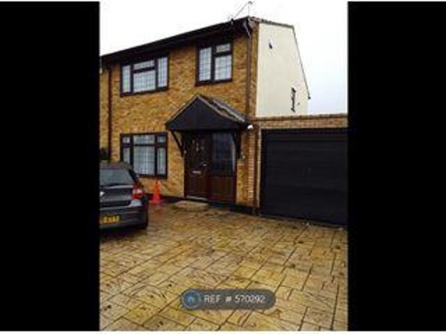 3 Bedrooms Semi detached house for rent in Orchard Avenue, Hockley SS5