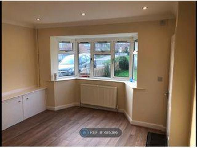 3 Bedrooms Semi detached house for rent in Overdale Road, Quinton, Birmingham B32