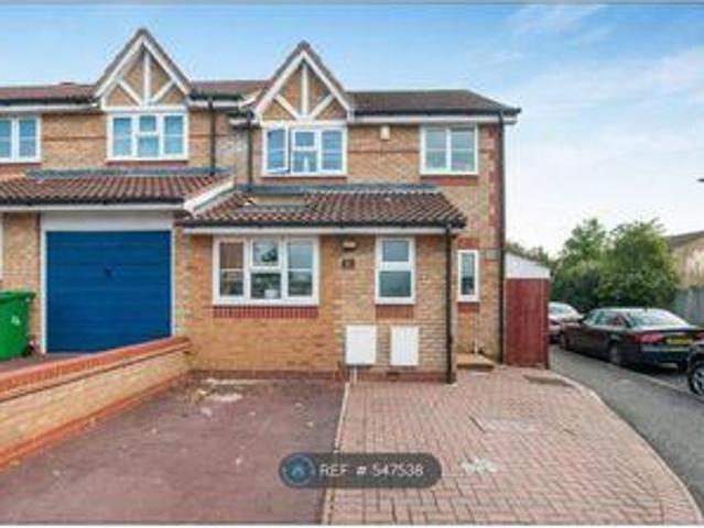 3 Bedrooms Semi detached house for rent in Lovegrove Drive, Slough SL2