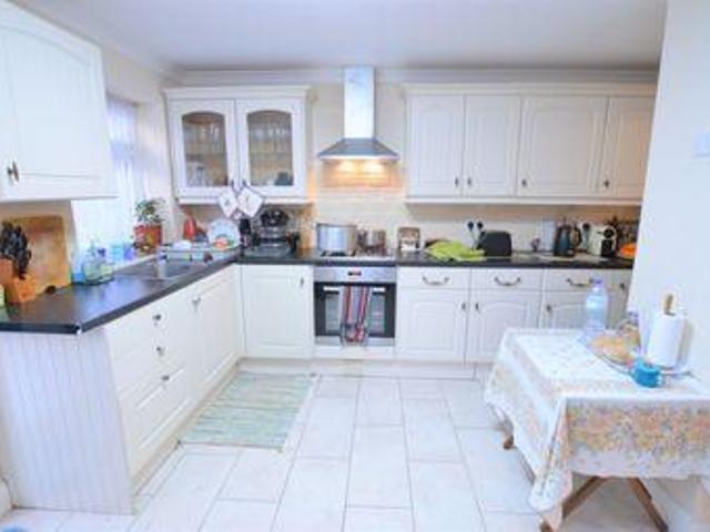 3 Bedrooms Semi detached house for rent in Laurel Lane, West Drayton UB7
