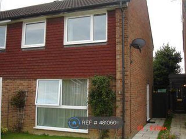 3 Bedrooms Semi detached house for rent in Lawrence Walk, Newport Pagnell MK16