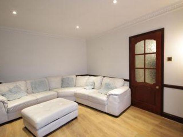 3 Bedrooms Semi detached house for rent in Layfield Crescent, London NW4