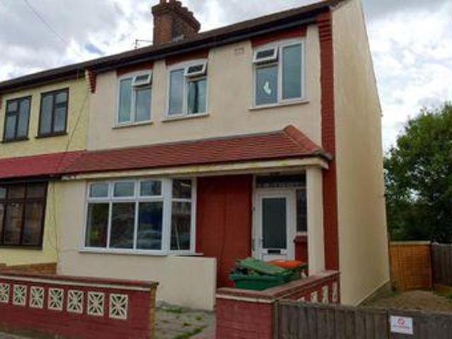 3 Bedrooms Semi detached house for rent in Ladysmith Avenue, East Ham, London E6