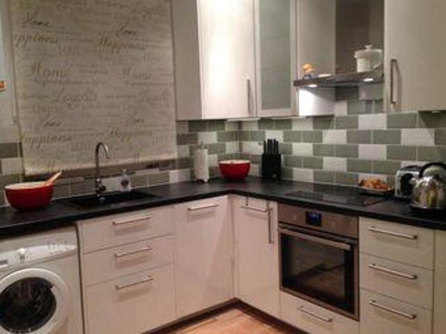 3 Bedrooms Semi detached house for rent in Lewis Road, Mitcham CR4
