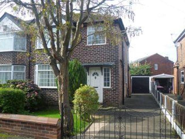 3 Bedrooms Semi detached house for rent in Leamington Road, Eccles, Manchester M30