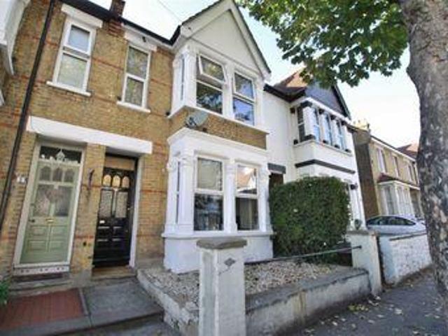 3 Bedrooms Semi detached house for rent in Leigh Hall Road, Leigh On Sea, Essex SS9