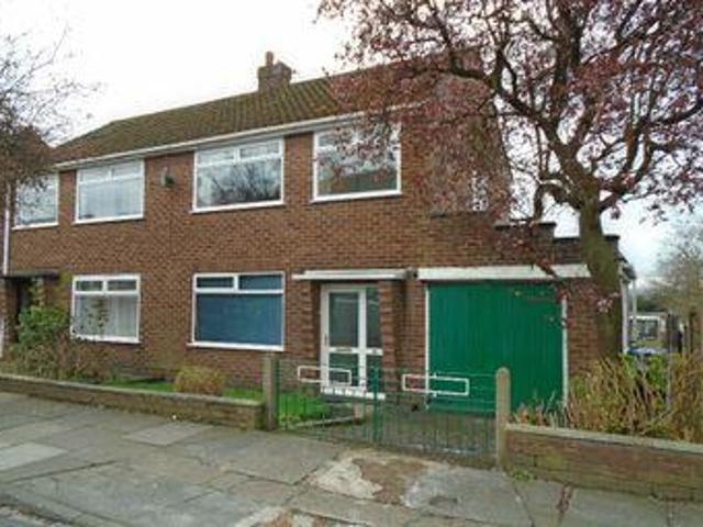 3 Bedrooms Semi detached house for rent in Lindale Avenue, Bury BL9
