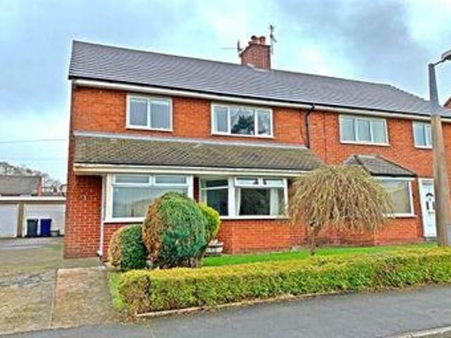 3 Bedrooms Semi detached house for rent in Lindle Avenue, Preston PR4