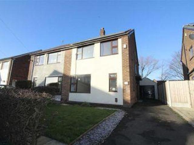 3 Bedrooms Semi detached house for rent in Lindrick Avenue, Whitefield, Manchester M45