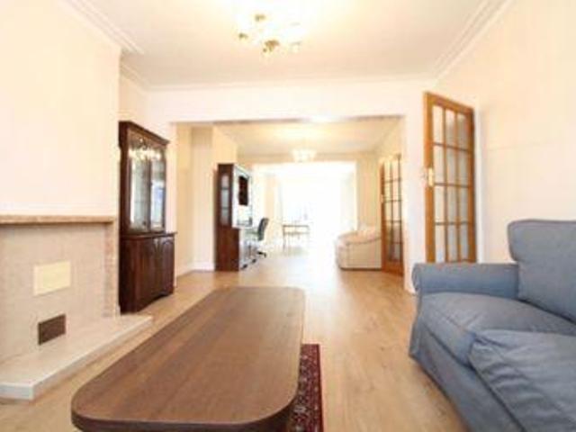 3 Bedrooms Semi detached house for rent in Linkside, London N12