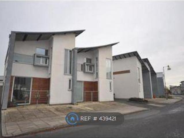 3 Bedrooms Semi detached house for rent in Lloyd Wright Avenue, Manchester M11