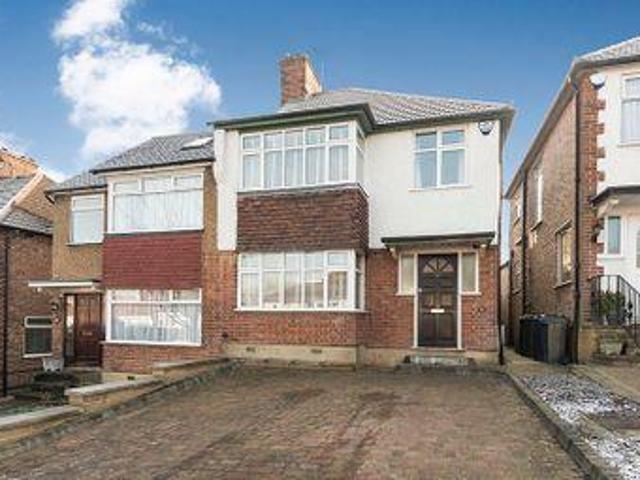 3 Bedrooms Semi detached house for rent in Monks Avenue, Barnet EN5