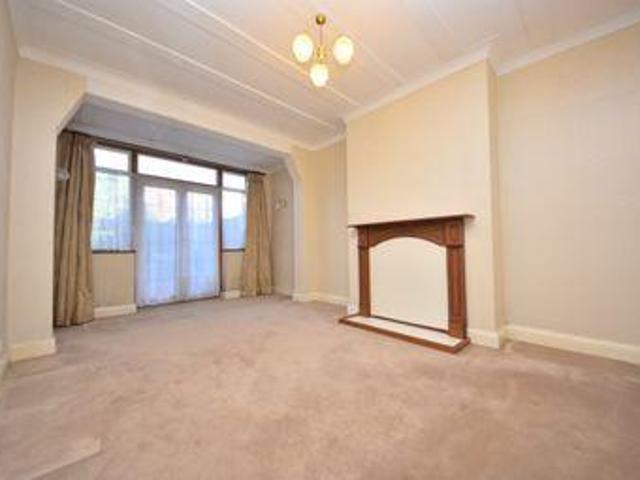 3 Bedrooms Semi detached house for rent in Montalt Road, Woodford Green IG8