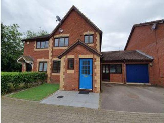3 Bedrooms Semi detached house for rent in Mayer Gardens, Milton Keynes MK5