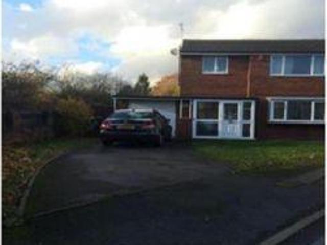 3 Bedrooms Semi detached house for rent in Manfield Avenue, Coventry CV2