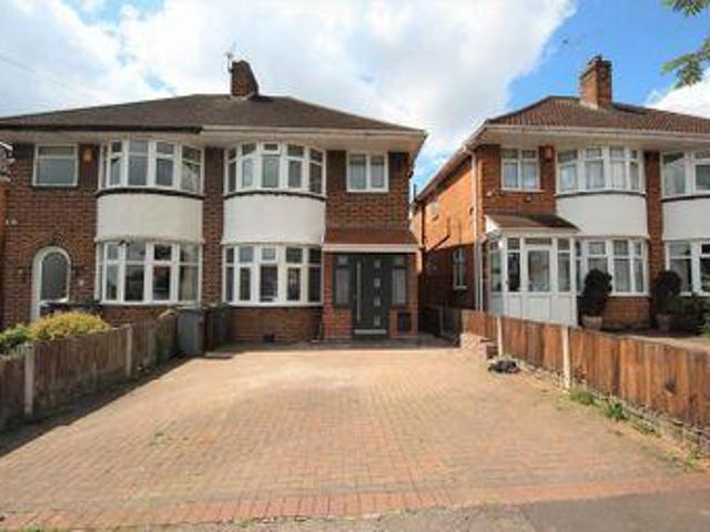 3 Bedrooms Semi detached house for rent in Marcot Road, Solihull B92