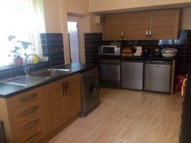3 Bedrooms Semi detached house for rent in Martock Avenue, Manchester M22