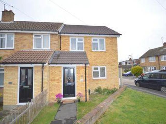 3 Bedrooms Semi detached house for rent in Meadgate Avenue, Chelmsford CM2