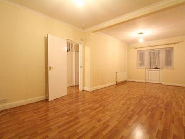 3 Bedrooms Semi detached house for rent in Merlin Crescent, Edgware HA8