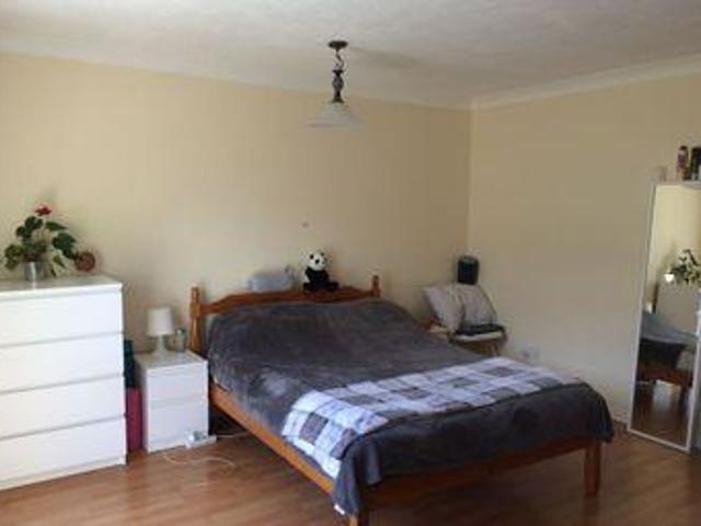 3 Bedrooms Semi detached house for rent in Milborne Street, Hackney E9