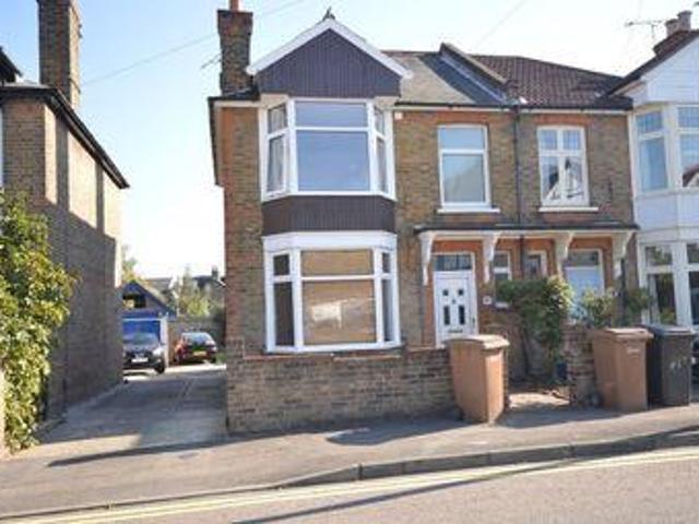 3 Bedrooms Semi detached house for rent in Mildmay Road, Chelmsford CM2